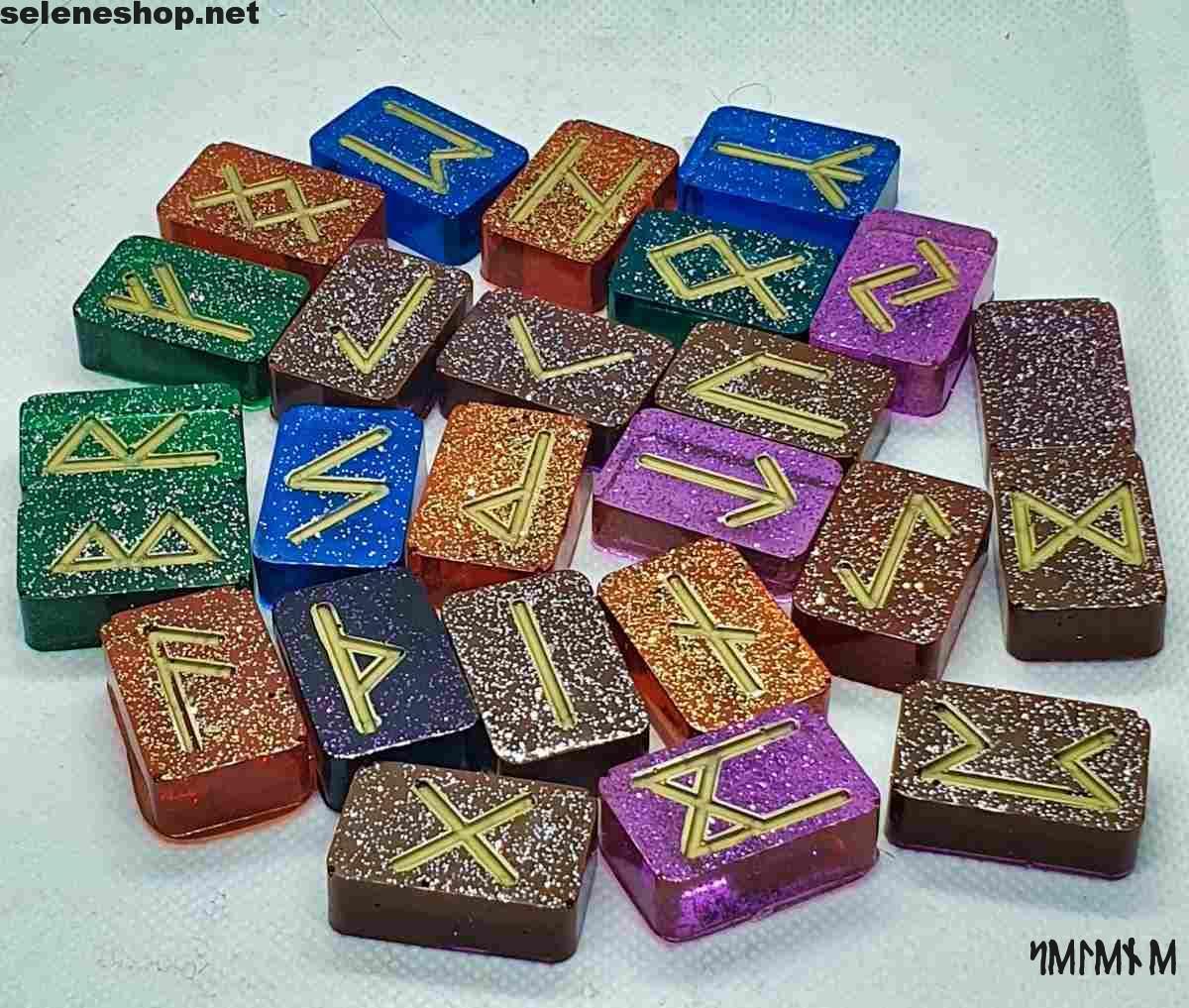Rune futhark color arcobaleno in resina - Selene Shop